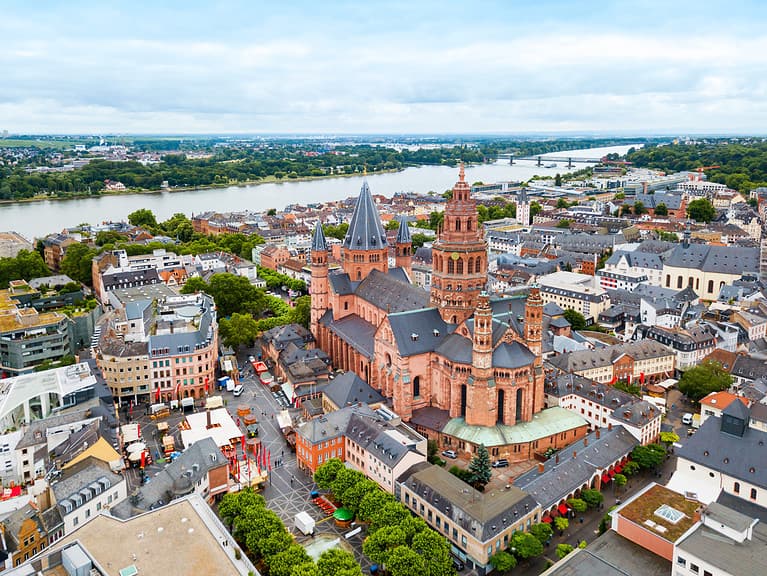 Regatta in Mainz - Rudern gegen Krebs